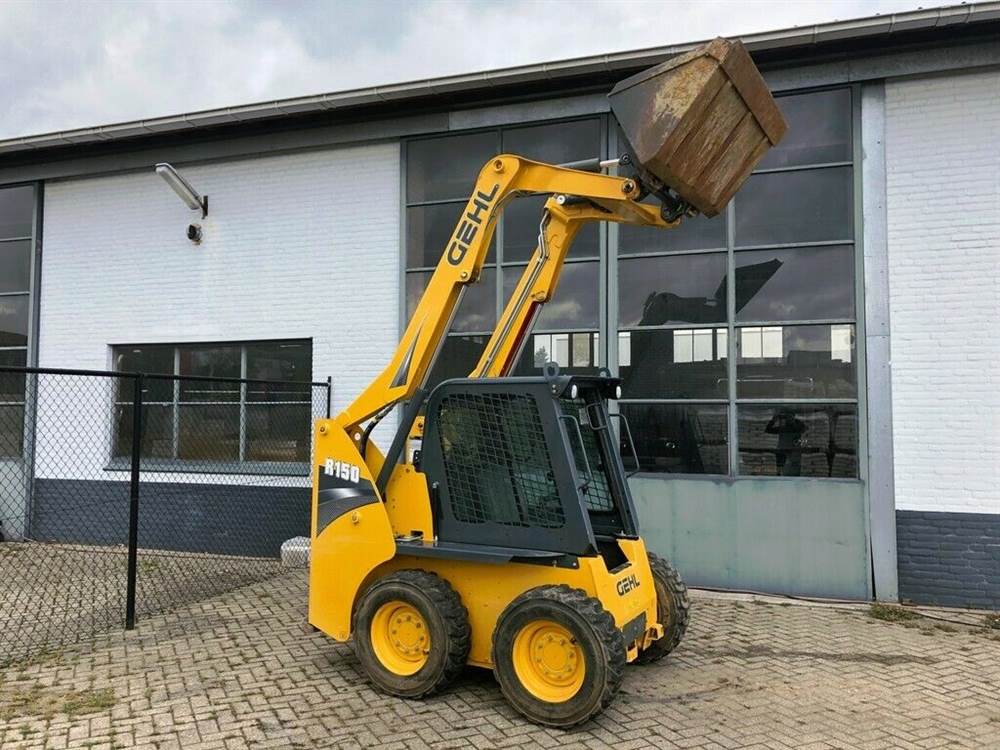MiniPala Gehl R150 usata Ore 231, anno 2015, in ottime condizioni - Nuoro