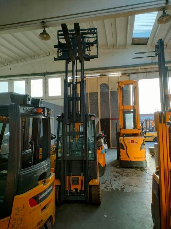 Jungheinrich Triplex GAL con Posizionatore Forche, tipologia Carrelli ...
