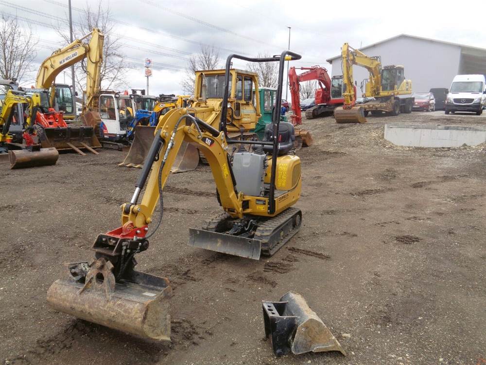 Miniescavatore CAT 300.9 D - Macchine Movimento Terra a Avellino