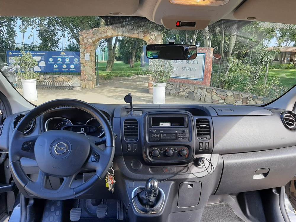 Furgone Opel Modello Vivaro 9 posti Anno 2017 Km 185000 - Cagliari