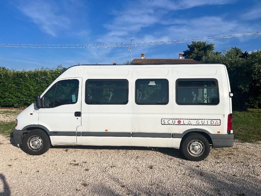 Minibus Marca Renault Master Anno 2000 Km 335000, in ottime condizioni ...