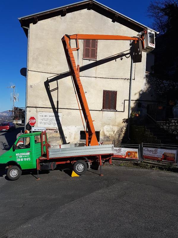 Piattaforma aerea cestello furgone cabinato - Roma - Lazio