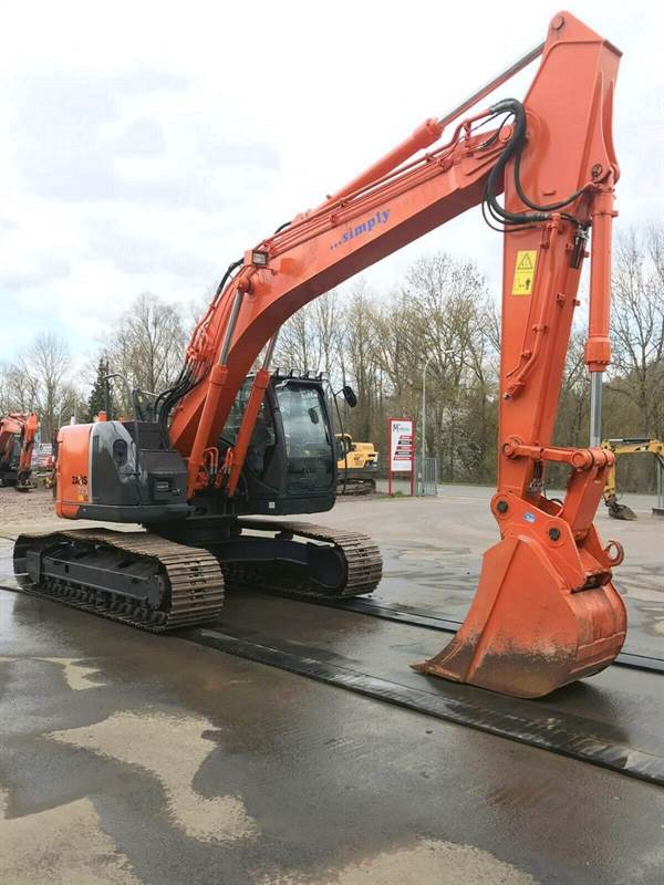 Escavatore Hitachi ZX225 - Macchine Movimento Terra a Frosinone