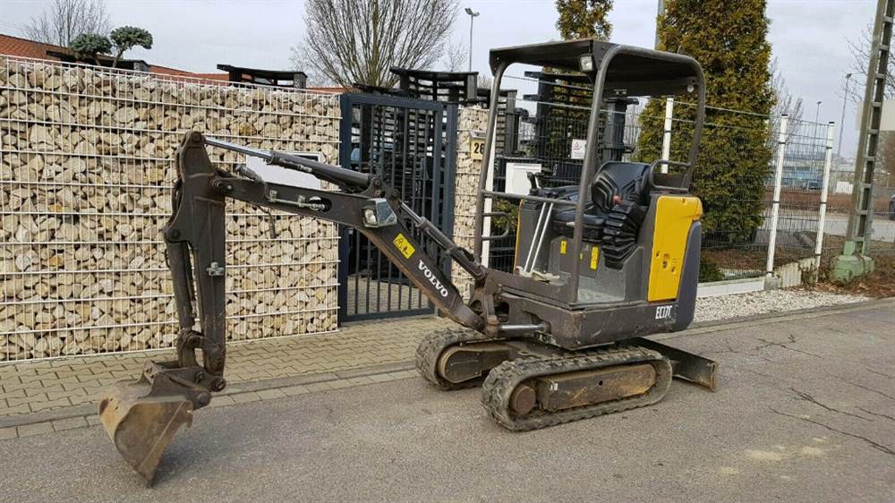 Miniescavatore Volvo EC17C - Macchine Movimento Terra a Salerno