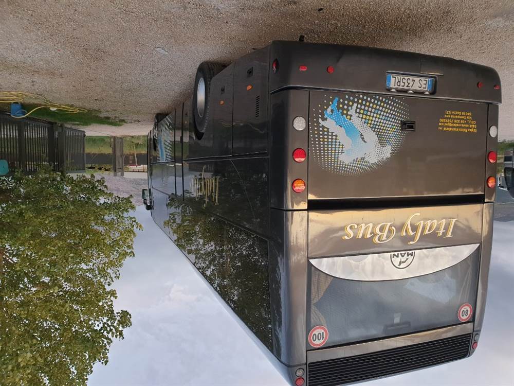 Man Euro 3 posti 53 Anno 2003 Km 600000, in legno - Latina