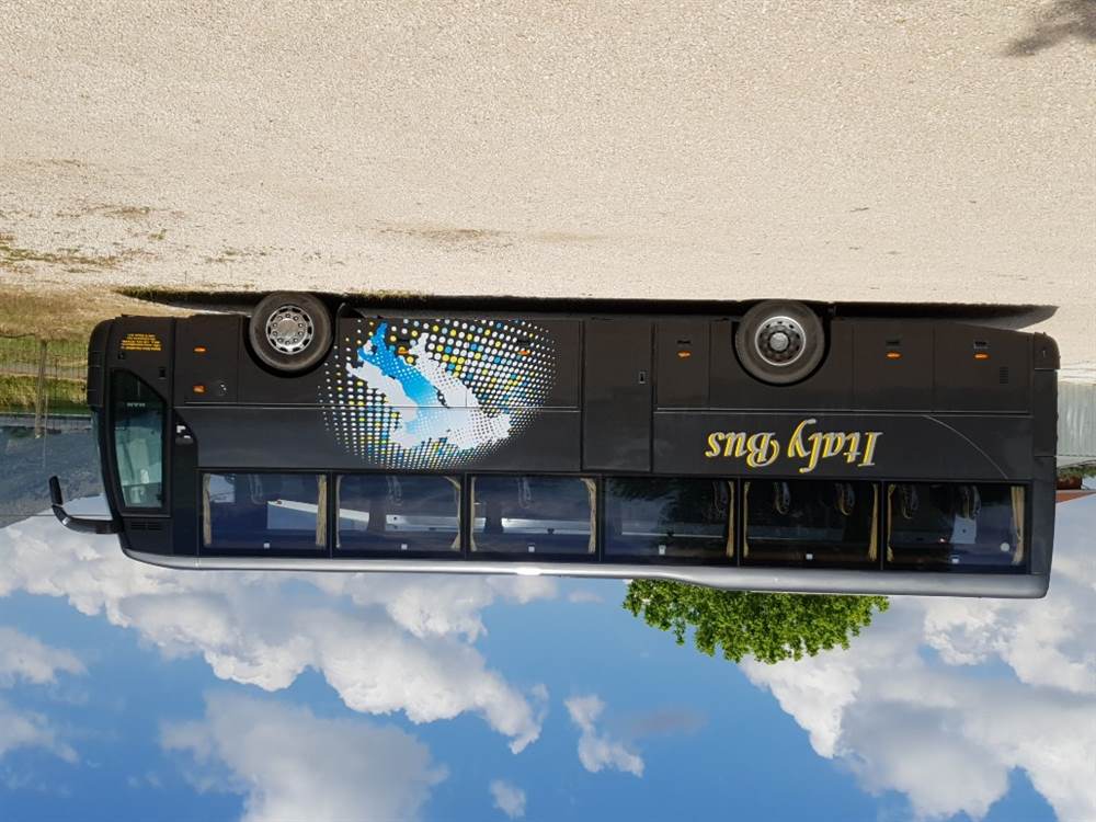 Man Euro 3 posti 53 Anno 2003 Km 600000, in legno - Latina