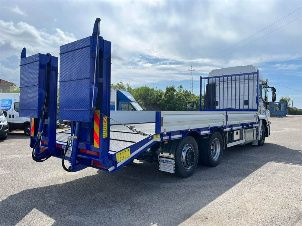 Iveco Stralis 420 Euro 5 Pianale nuovo con rampe Volvo Km 0, full optional - Reggio di Calabria