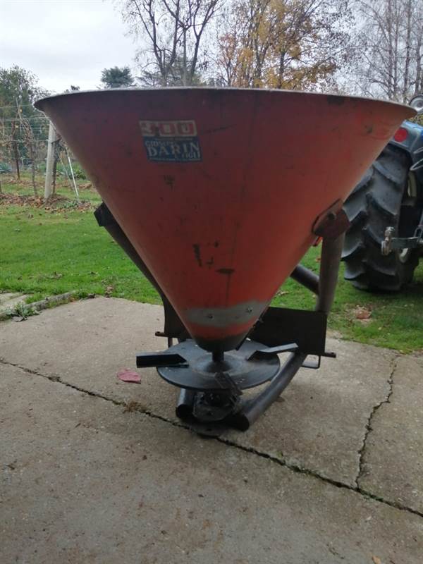Spargiconcime 300 kg, marca Darin, ottime condizioni - Treviso