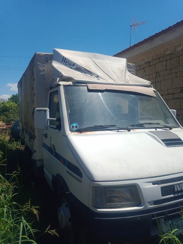 Turbo Daily del 1990 Marca Iveco Centinato, con sponda - Napoli