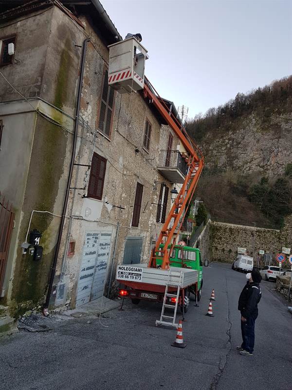 Piattaforma aerea cestello furgone cabinato - Roma - Lazio