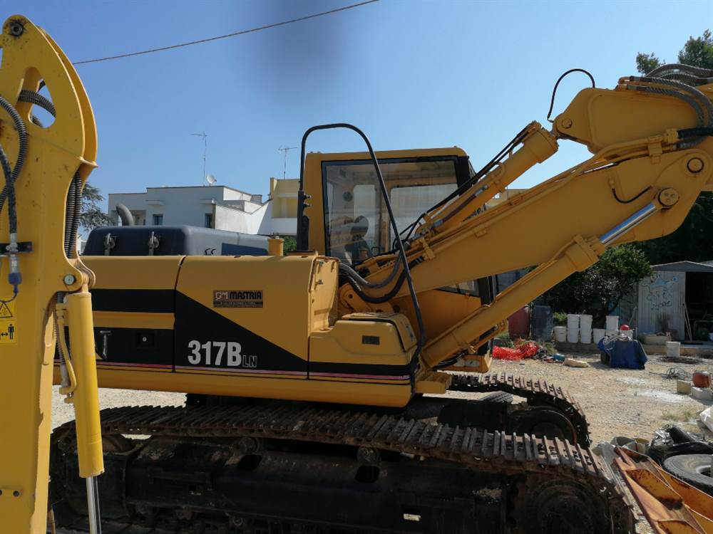 Escavatore cingolato CAT 317B - Macchine Movimento Terra a Forlì