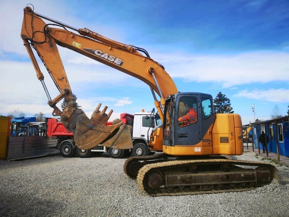 Case CX 225 SR usato Tipologia Escavatore - Macchine Movimento Terra a ...