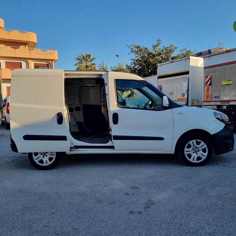 Furgoncino Doblò 1.6mjt 105CV del 2019 - posti 3 Km 130000, unico ...
