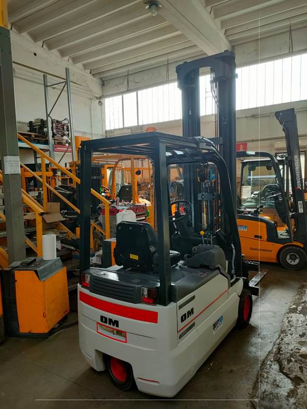 Muletto elettrico OM h7000mm triplex gal con batteria Nuova, modello EU ...